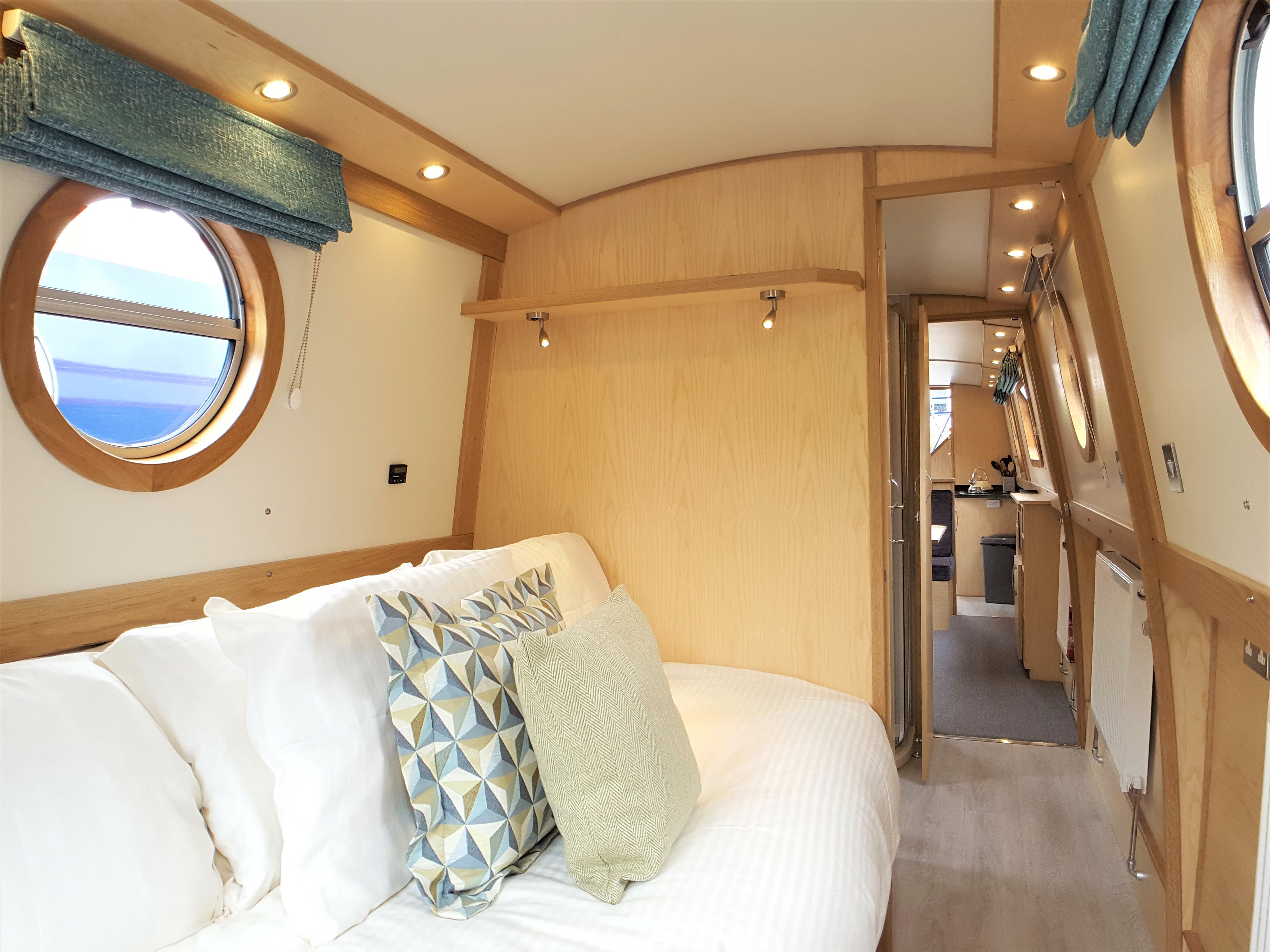 Narrowboat Hire - Luxury Narrowboat Hire | Aqua Narrow Boats