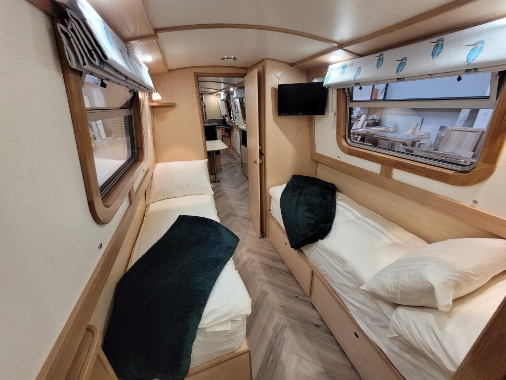 Narrowboat Hire - Luxury Narrowboat Hire - Aqua Narrow Boats